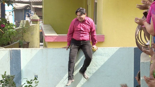 Watch Navra Asava Tar Asa Season 1 Episode 322 : Jump The Wall! - Watch Full Episode Online(HD ...