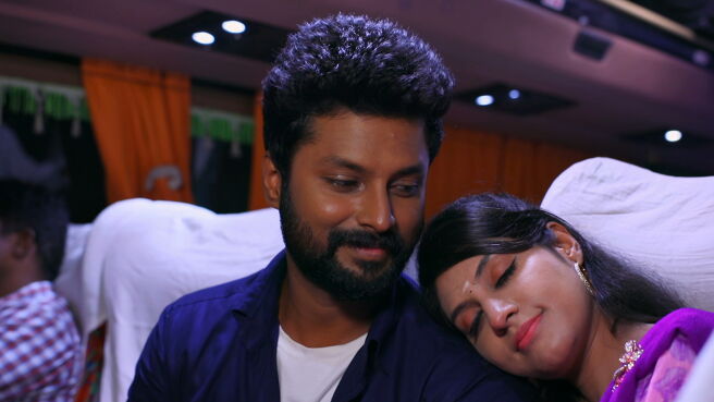 Watch Namma Madurai Sisters Season 1 Episode 11 : Kaviya Leans On Nandhakumar's Shoulder - Watch ...