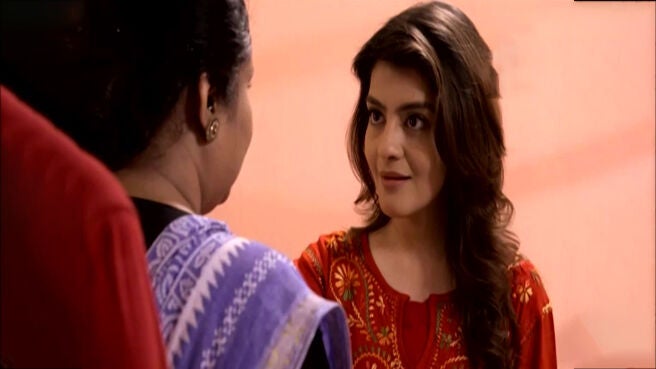 Watch Aaliya Consoles Her Mother! Video Online(HD) On JioCinema