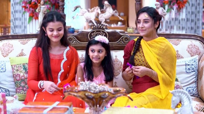 Watch Arohi Is Delighted Video Online(HD) On JioCinema