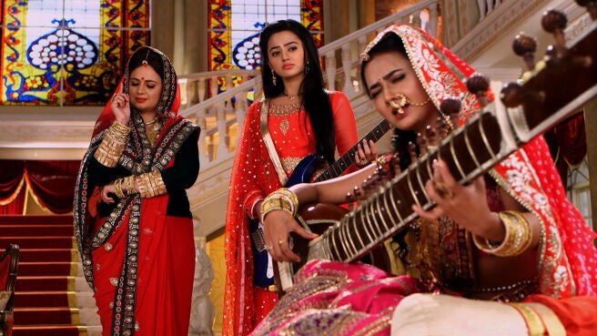 Watch Swaragini Season 1 Episode 130 : Swara Vs Ragini In A Music ...