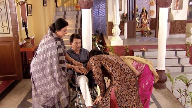 Watch Meera Season 1 Episode 165 : Meera Receives Her In Law's Blessing ...