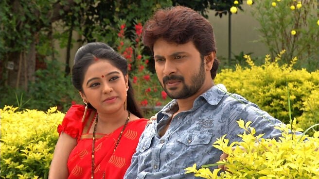 Watch Kulavadhu Season 1 Episode 375 : Dadaji Apologizes To Lalitamma ...