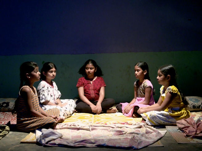 Watch Kinnari Season 1 Episode 457 : Mani Struggles To Find A Way Out ...