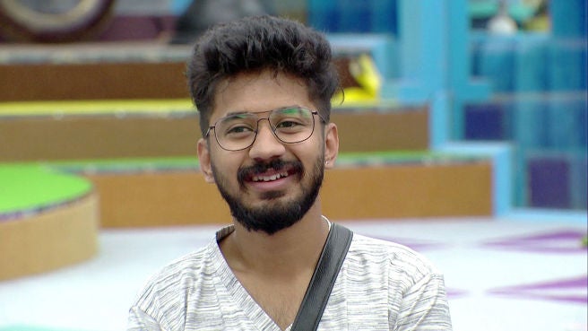 Watch Vasuki Gets A Surprise Phone Call! Video Online(HD) On JioCinema