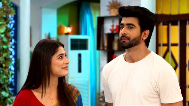 Watch Mou-Rupam Ready For The Trip Video Online(HD) On JioCinema