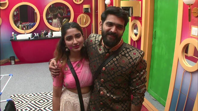 Watch Saanya Joins Roopesh's Made-up Show Video Online(HD) On JioCinema