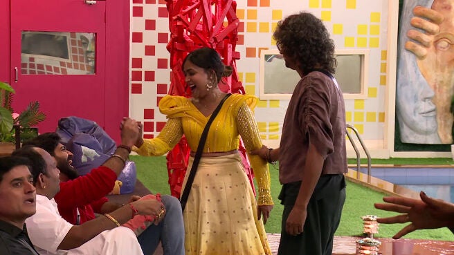 Watch Anupama Teases Roopesh Video Online(HD) On JioCinema