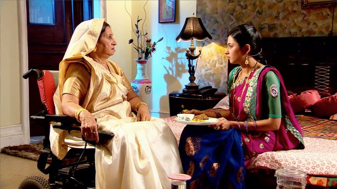 Watch Phulwa Season 1 Episode 210 : Dadi And Phulwa Discuss About Bade ...