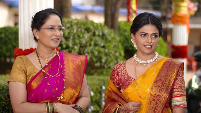 Watch Chandra Aahe Sakshila Season 1 Episode 94 : Swati Gets A Warm ...