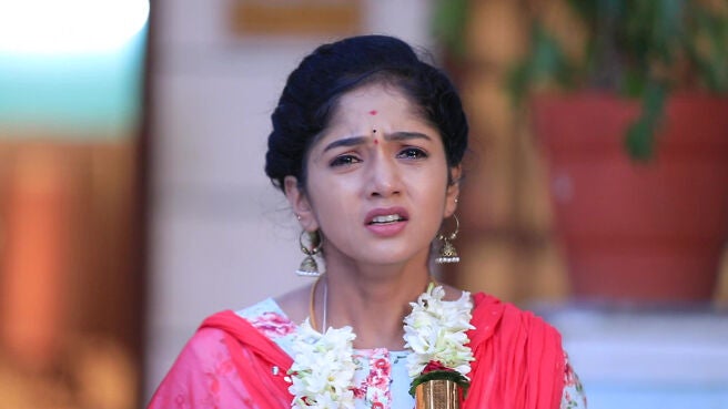 Watch Geetha Season 1 Episode 401 : Geetha's Emotional Outburst - Watch ...