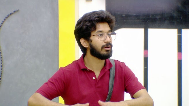 Watch Vasuki's Comical Tabla Expressions! Video Online(HD) On JioCinema