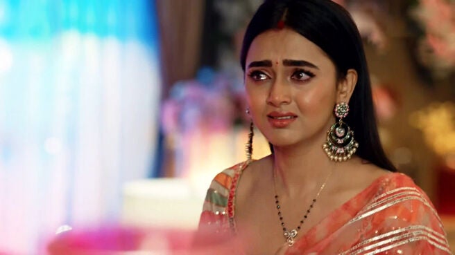 Watch Pratha Doubts Her Emotions Video Online(HD) On JioCinema