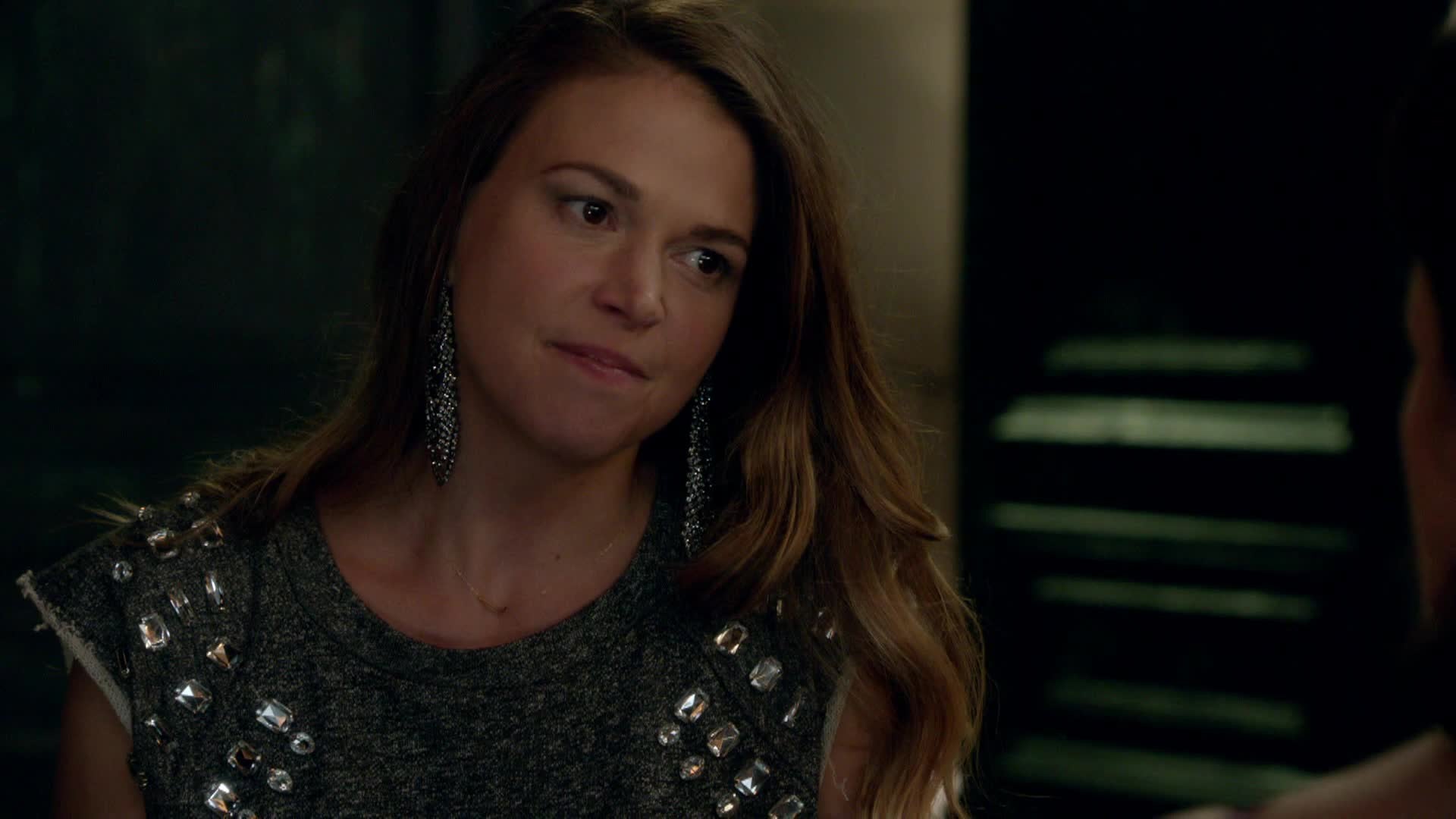 Watch Younger Season 1 Episode 5 : Girl Code - Watch Full Episode ...