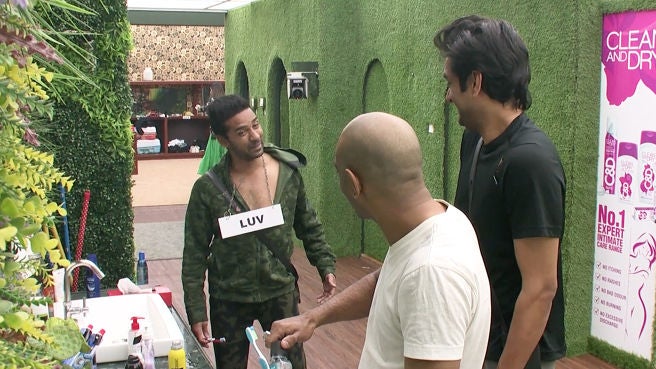 Watch In Luv Tyagi's Shoes Video Online(HD) On JioCinema