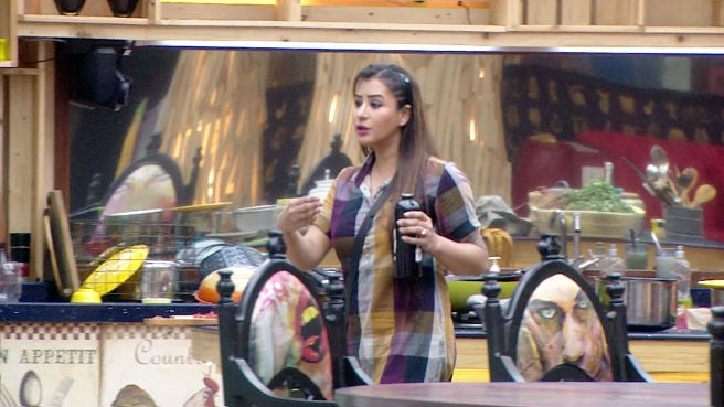 Watch Shilpa Maintains Harmony Video Online(HD) On JioCinema