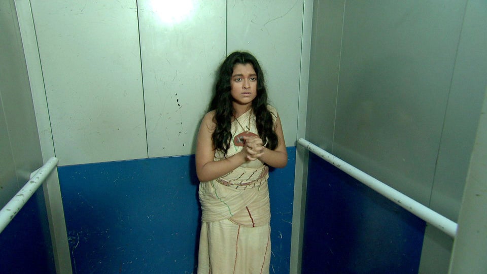 Watch Dashi Season 1 Episode 16 : Mungli Gets Stuck In The Elevator ...