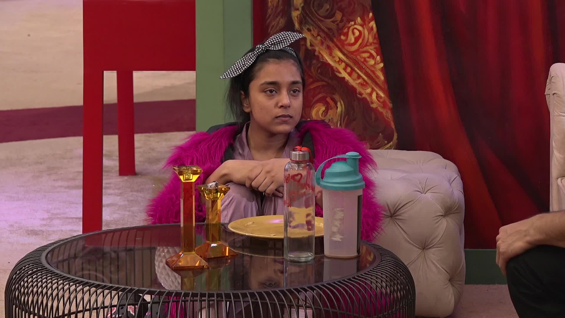 Watch Sumbul Communicates In A Fun Way Video Online(HD) On JioCinema