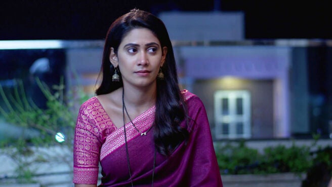 Watch Jeev Majha Guntala Season 1 Episode 325 : Antara's Probing ...