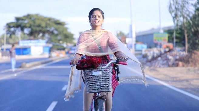 Watch Geetha Season 1 Episode 14 : Geetha Chases Bhanumathi! - Watch ...