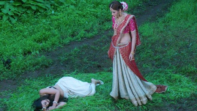Watch Naagini Season 3 Episode 33 : Charmi Captures Meena! - Watch Full ...