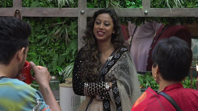 Watch Meenal Is Sceptical About Adish? Video Online(HD) On JioCinema