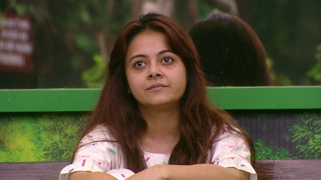 Watch Devoleena-Rashami Discuss Pratik Video Online(HD) On JioCinema