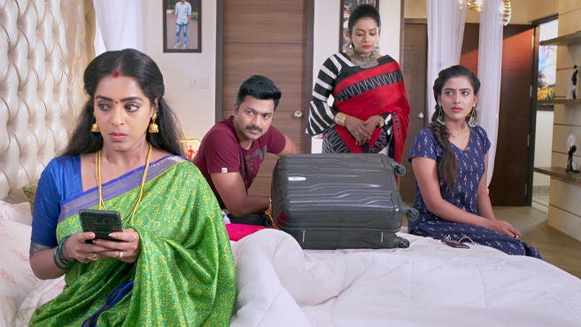 Watch Malar Season 1 Episode 94 : Ambika-Pooja Suspect Malar's Acts ...