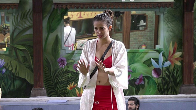 Watch Heena Craves For A Massage Video Online(HD) On JioCinema