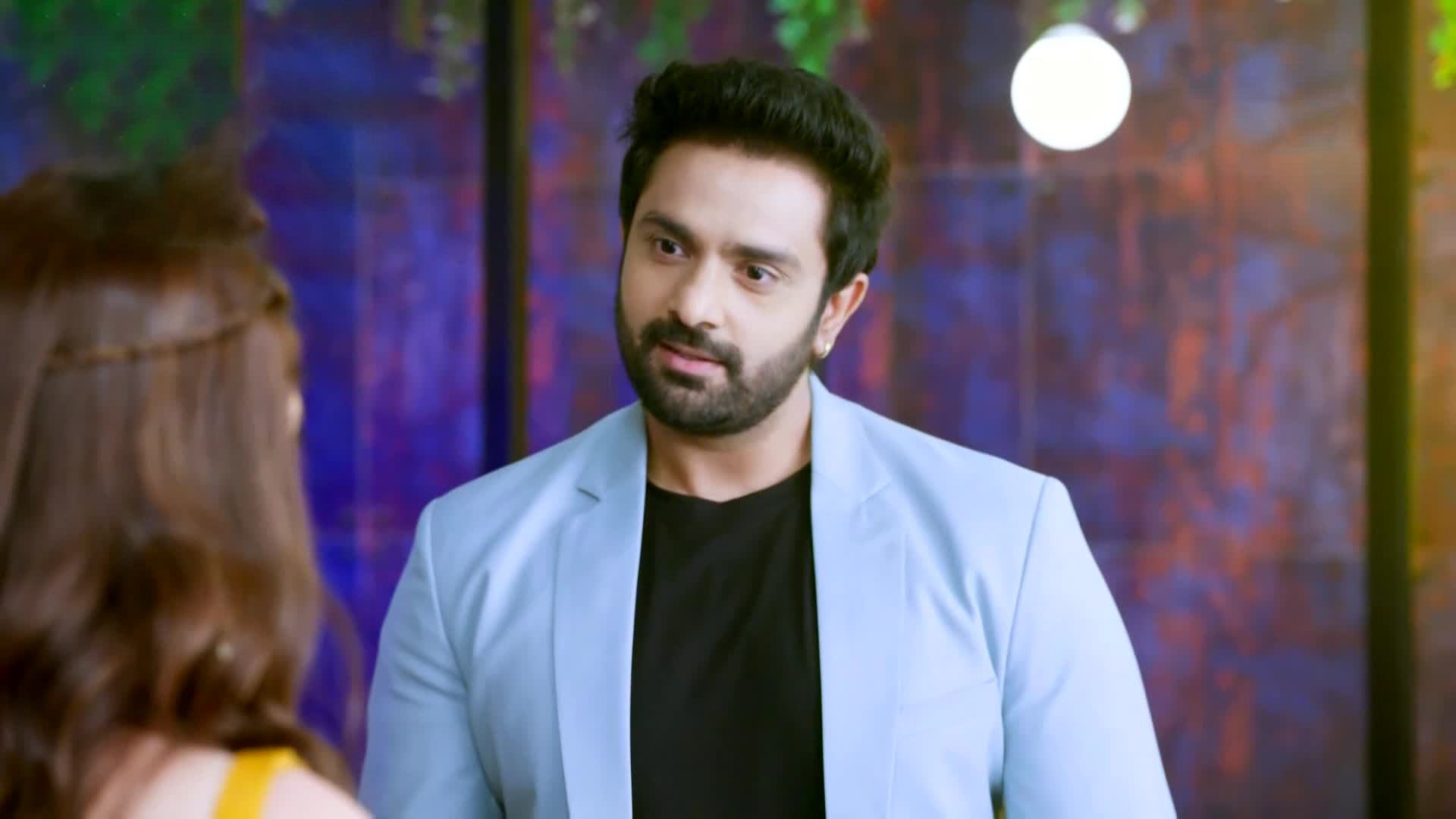 Watch Abhishek's Rude Behaviour Video Online(HD) On JioCinema