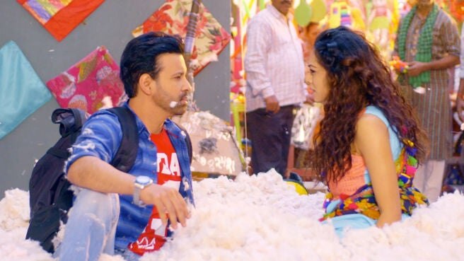 Watch Navrangi Re Season 1 Episode 1 : Welcome To Navrangi Mohalla ...