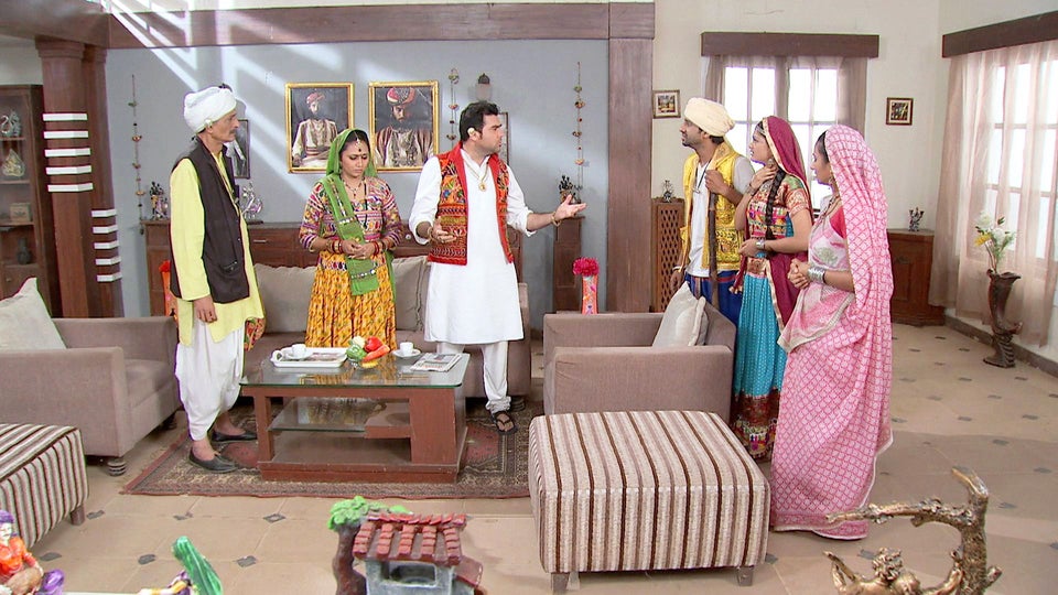 Watch Suri Season 1 Episode 297 : Suri Is Kidnapped! - Watch Full ...