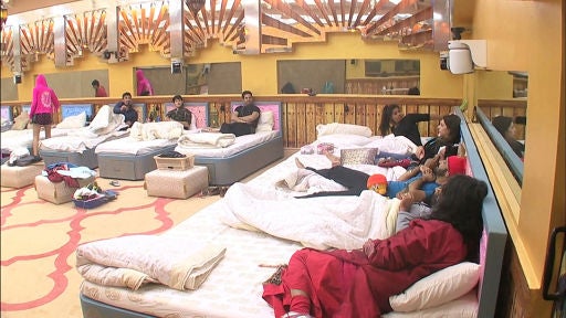 Watch Highlights Day 17: Gossip Of 'Indiawale' And Celebrities Video ...