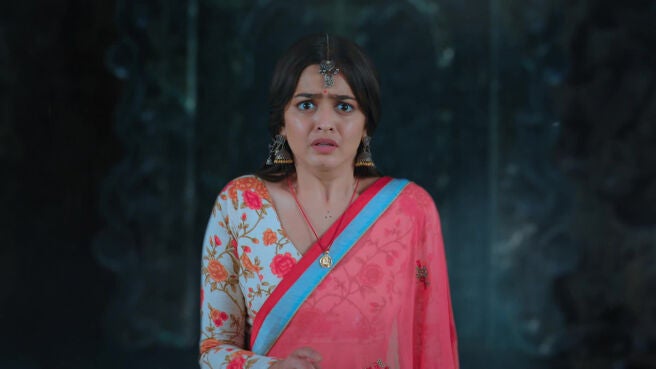 Watch Raaz Mahal Season 1 Episode 46 : Sunaina Is Taken Aback! - Watch ...