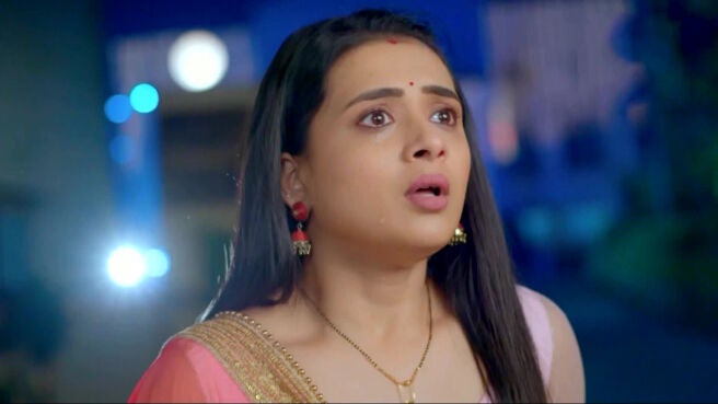 Watch Simar Feels Helpless Video Online(HD) On JioCinema