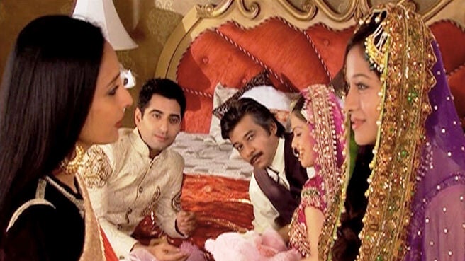 Watch Alaipayuthey Season 1 Episode 78 : Surraiya Apologises To Aaliya ...