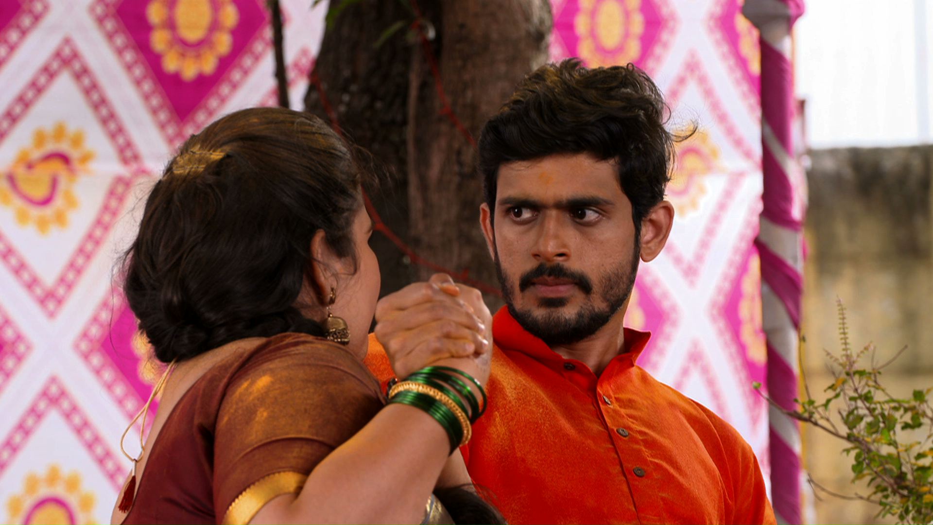 Watch Gunasundari Season 1 Episode 26 : A Blunder At Arishina Ceremony ...