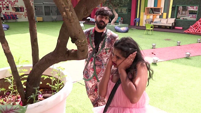 Watch Kavyashree Gets Attacked! Video Online(HD) On JioCinema