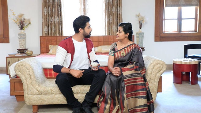 Watch Mithuna Rashi Season 1 Episode 87 : Mithun Apologises To Girija - Watch Full Episode ...