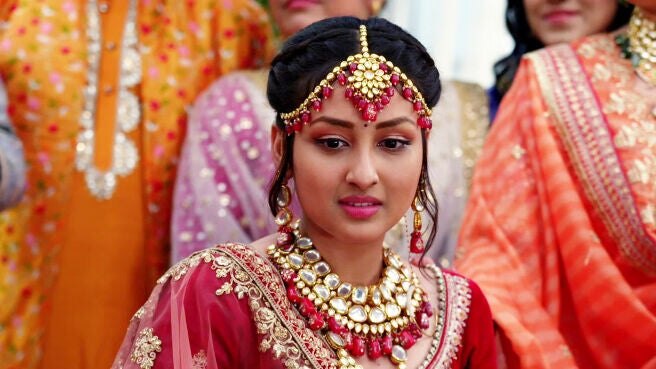 Watch Parineetii Season 1 Episode 33 : Parineet Risks Her Life! - Watch ...