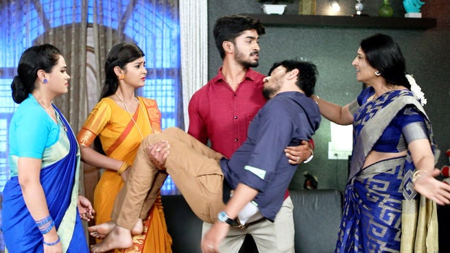 Watch Mangalyam Tantunanena Season 1 Episode 215 : Dheeraj Is Poisoned! - Watch Full Episode ...