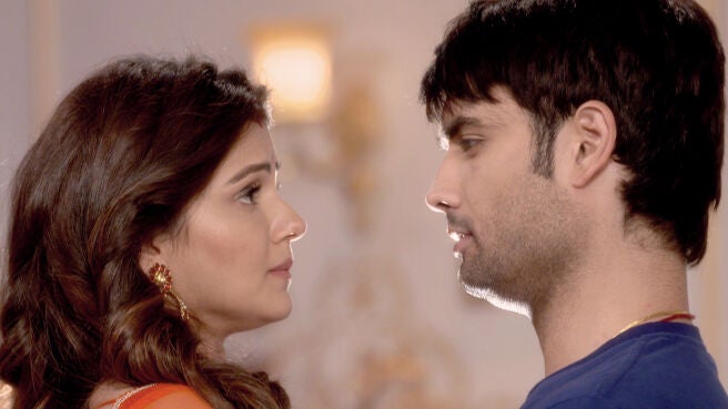 Watch Vaanavil Season 1 Episode 46 : Arun's First Night With Soumya ...