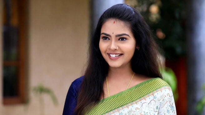 Watch Mahathi Challenges Bhavani Video Online(HD) On JioCinema