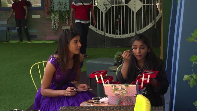 Watch Divya Talks About Manju's Friendship Video Online(HD) On JioCinema