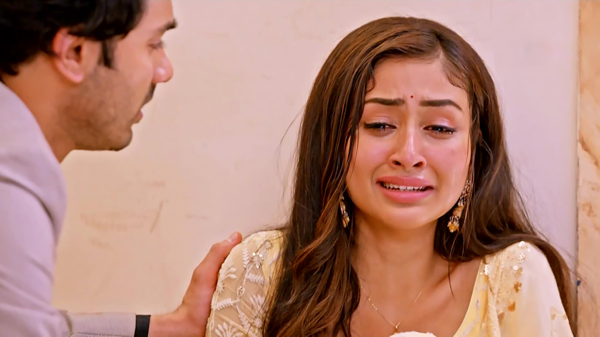 Watch Parineet Blames Herself Video Online(HD) On JioCinema Watch Parineet Blames Herself Video Online(HD) On JioCinema