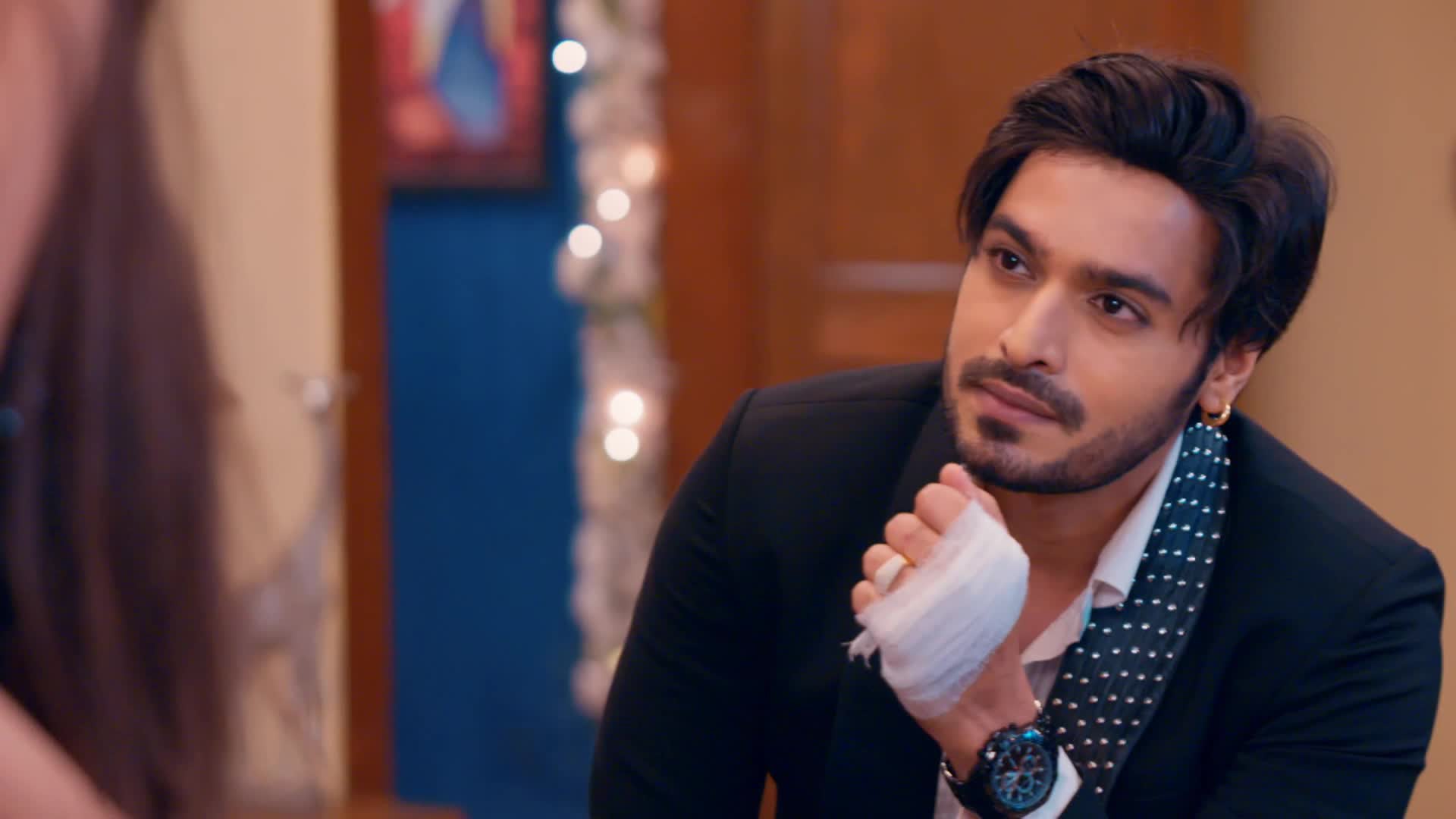 Watch Parineetii Season 1 Episode 411 : Rakesh Plans To Abuse Parineet ...