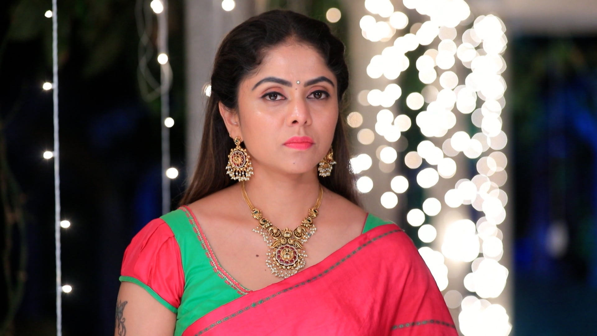 Watch Geetha Season 1 Episode 902 : Bhanumathi Plans For Geetha's ...