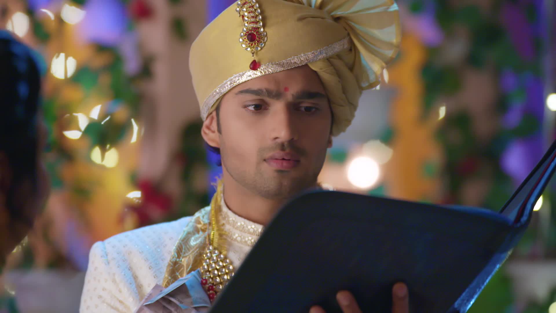 Watch Suhaagan Season 1 Episode 87 : Krishna Gets The Documents - Watch ...