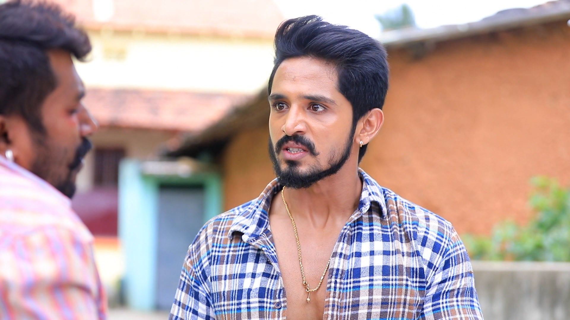 Watch Geetha Season 1 Episode 949 : Will Vijay Know Who 'Madam' Is ...