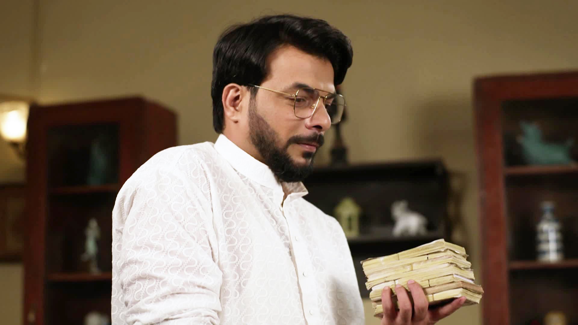 Watch Pirticha Vanva Uri Petla Season 1 Episode 220 : Vidyadhar Plans ...